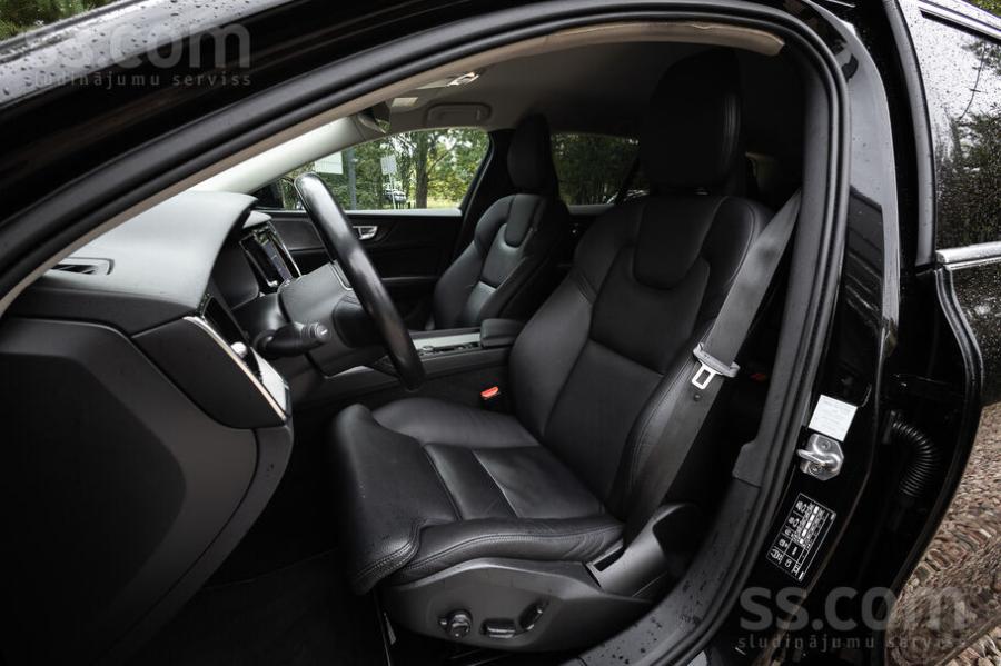 Black Volvo V60 2021 in Jelgava, with an engine capacity of 2.00 L and mileage of 163 thousand km for 19500 €, photo 13 on AUTOMOTO.COM.LV