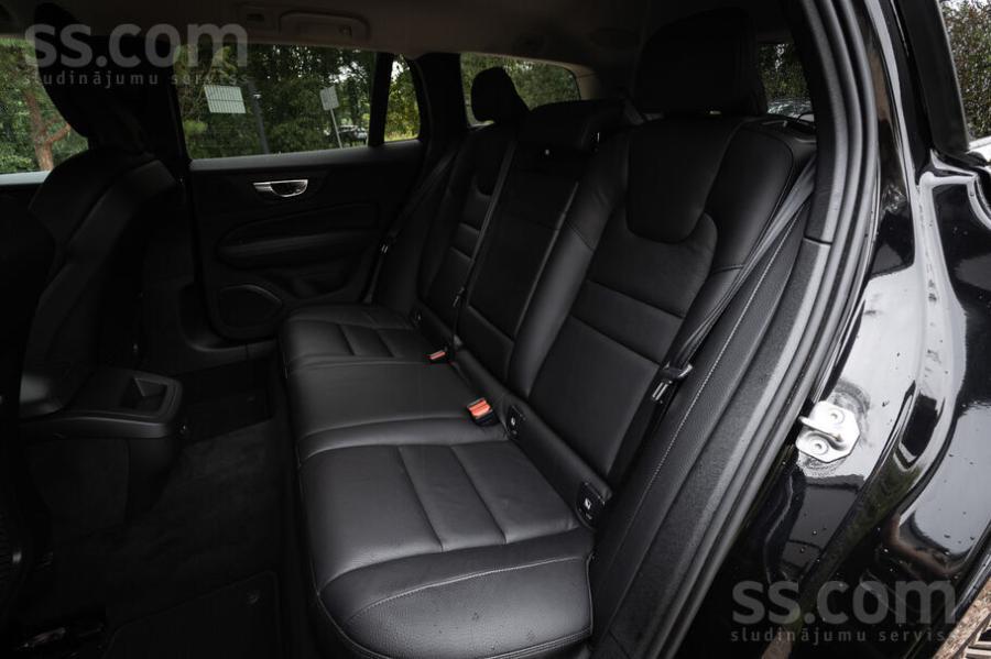 Black Volvo V60 2021 in Jelgava, with an engine capacity of 2.00 L and mileage of 163 thousand km for 19500 €, photo 15 on AUTOMOTO.COM.LV