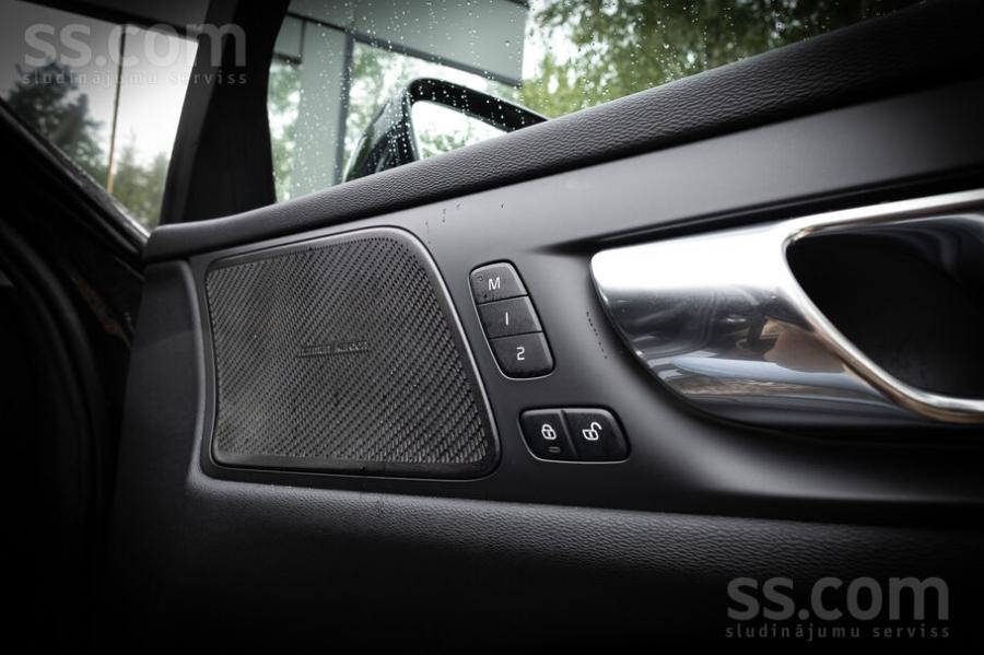 Black Volvo V60 2021 in Jelgava, with an engine capacity of 2.00 L and mileage of 163 thousand km for 19500 €, photo 18 on AUTOMOTO.COM.LV