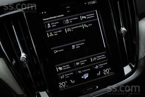 Black Volvo V60 2021 in Jelgava, with an engine capacity of 2.00 L and mileage of 163 thousand km for 19500 €, photo 21 on AUTOMOTO.COM.LV