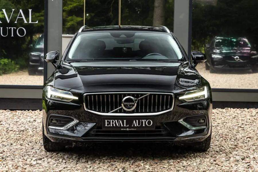 Black Volvo V60 2021 in Jelgava, with an engine capacity of 2.00 L and mileage of 163 thousand km for 19500 €, photo 3 on AUTOMOTO.COM.LV