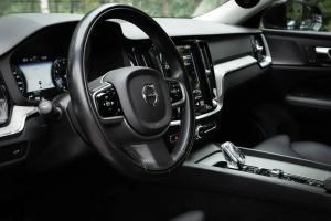 Black Volvo V60 2021 in Jelgava, with an engine capacity of 2.00 L and mileage of 163 thousand km for 19500 €, photo 10 on AUTOMOTO.COM.LV