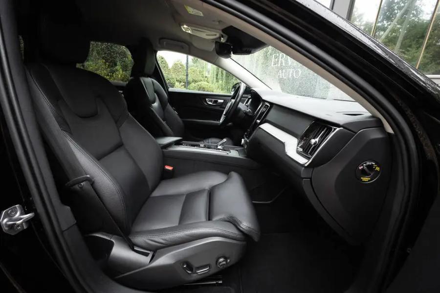 Black Volvo V60 2021 in Jelgava, with an engine capacity of 2.00 L and mileage of 163 thousand km for 19500 €, photo 12 on AUTOMOTO.COM.LV