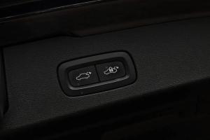Black Volvo V60 2021 in Jelgava, with an engine capacity of 2.00 L and mileage of 163 thousand km for 19500 €, photo 16 on AUTOMOTO.COM.LV