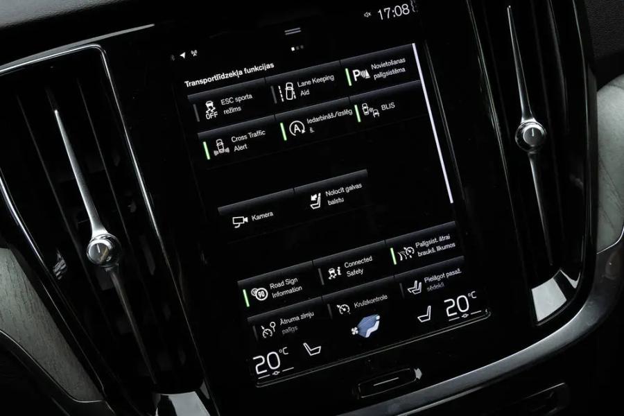 Black Volvo V60 2021 in Jelgava, with an engine capacity of 2.00 L and mileage of 163 thousand km for 19500 €, photo 22 on AUTOMOTO.COM.LV