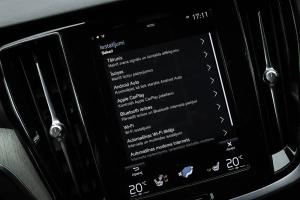 Black Volvo V60 2021 in Jelgava, with an engine capacity of 2.00 L and mileage of 163 thousand km for 19500 €, photo 28 on AUTOMOTO.COM.LV