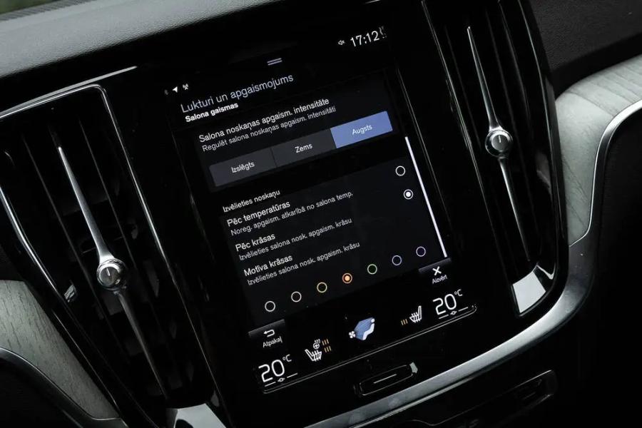 Black Volvo V60 2021 in Jelgava, with an engine capacity of 2.00 L and mileage of 163 thousand km for 19500 €, photo 31 on AUTOMOTO.COM.LV