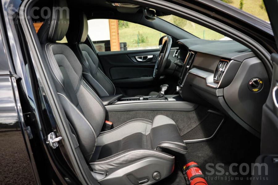 Melns Volvo V60 2021 Tukums, ar dzinēja tilpumu 2.00 L un nobraukumu 218 tūkst. km par 16490 €, foto 9 vietnē AUTOMOTO.COM.LV