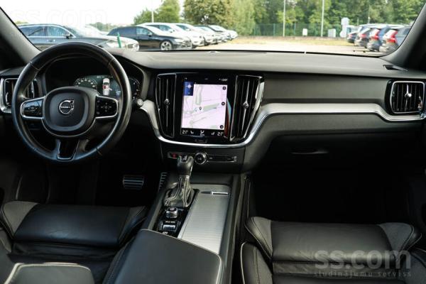 Melns Volvo V60 2021 Tukums, ar dzinēja tilpumu 2.00 L un nobraukumu 218 tūkst. km par 16490 €, foto 10 vietnē AUTOMOTO.COM.LV