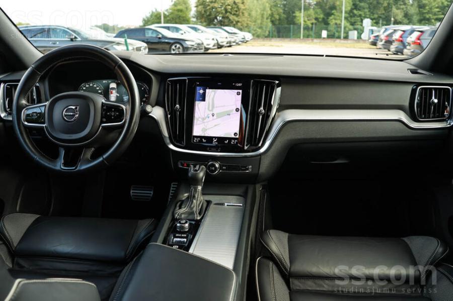 Melns Volvo V60 2021 Tukums, ar dzinēja tilpumu 2.00 L un nobraukumu 218 tūkst. km par 16490 €, foto 11 vietnē AUTOMOTO.COM.LV