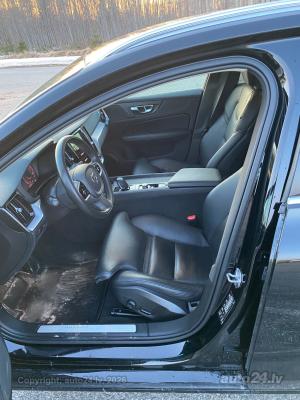 Melns Volvo V60 2021 Tallina, ar dzinēja tilpumu 2.00 L un nobraukumu 122 tūkst. km par 24900 €, foto  vietnē AUTOMOTO.COM.LV
