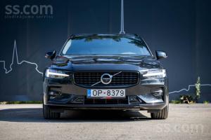 Black Volvo V60 2021 in Riga, with an engine capacity of 2.00 L and mileage of 236 thousand km for 14990 €, photo 3 on AUTOMOTO.COM.LV