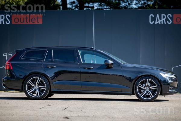 Volvo V60 2021 Rīga vietnē Melns Volvo V60 2021 Rīga, ar dzinēja tilpumu 2.00 L un nobraukumu 236 tūkst. km par 14990 €, foto 5 vietnē AUTOMOTO.COM.LV