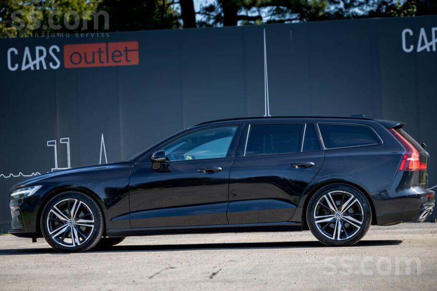 Black Volvo V60 2021 in Riga, with an engine capacity of 2.00 L and mileage of 236 thousand km for 14990 €, photo 6 on AUTOMOTO.COM.LV