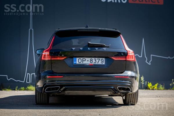 Volvo V60 2021 Rīga vietnē Melns Volvo V60 2021 Rīga, ar dzinēja tilpumu 2.00 L un nobraukumu 236 tūkst. km par 14990 €, foto 8 vietnē AUTOMOTO.COM.LV