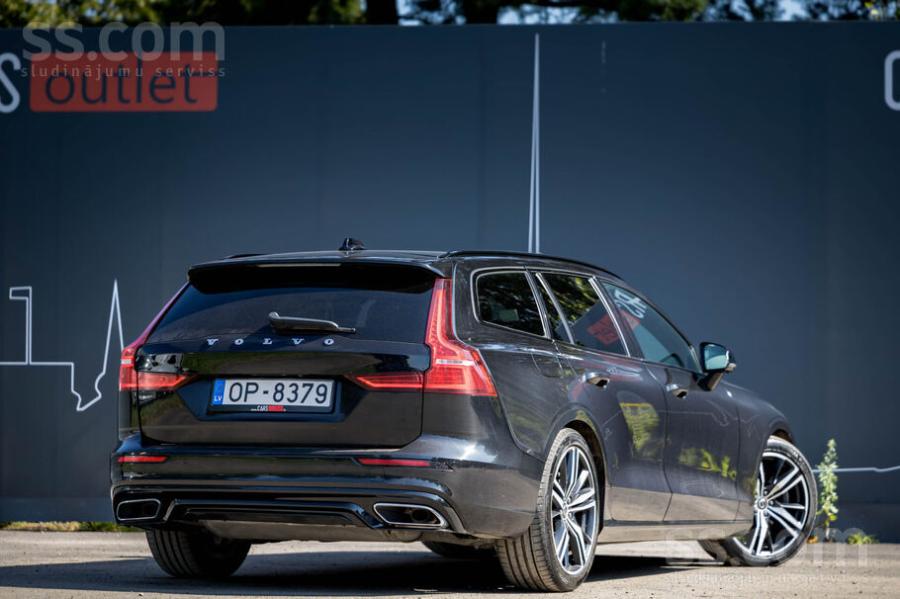 Black Volvo V60 2021 in Riga, with an engine capacity of 2.00 L and mileage of 236 thousand km for 14990 €, photo 9 on AUTOMOTO.COM.LV