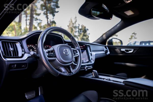 Volvo V60 2021 Rīga vietnē Melns Volvo V60 2021 Rīga, ar dzinēja tilpumu 2.00 L un nobraukumu 236 tūkst. km par 14990 €, foto 10 vietnē AUTOMOTO.COM.LV