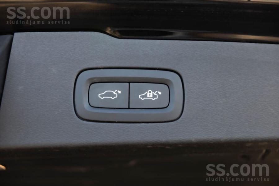Black Volvo V60 2021 in Riga, with an engine capacity of 2.00 L and mileage of 236 thousand km for 14990 €, photo 15 on AUTOMOTO.COM.LV