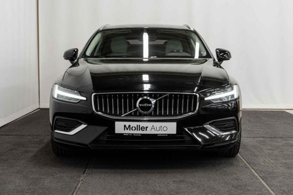 Melns Volvo V60 2021 Tallina, ar dzinēja tilpumu 2.00 L un nobraukumu 150 tūkst. km par 20900 €, foto 3 vietnē AUTOMOTO.COM.LV