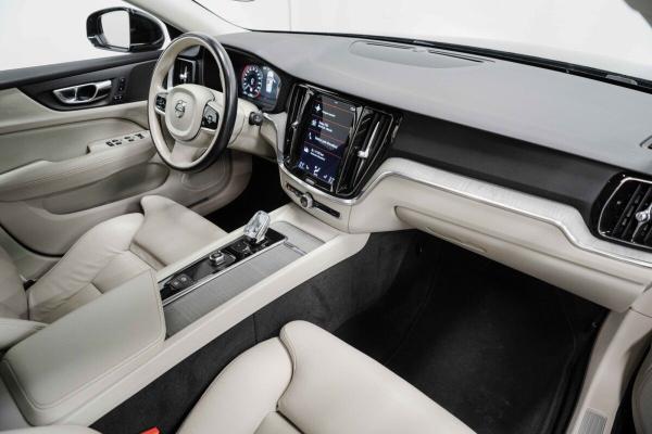 Melns Volvo V60 2021 Tallina, ar dzinēja tilpumu 2.00 L un nobraukumu 150 tūkst. km par 20900 €, foto 8 vietnē AUTOMOTO.COM.LV