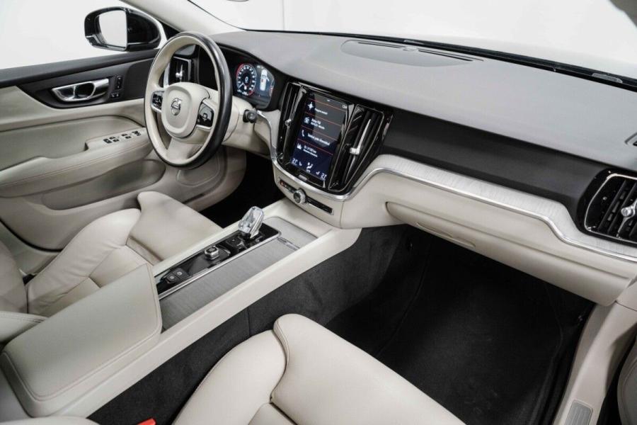 Melns Volvo V60 2021 Tallina, ar dzinēja tilpumu 2.00 L un nobraukumu 150 tūkst. km par 20900 €, foto 8 vietnē AUTOMOTO.COM.LV