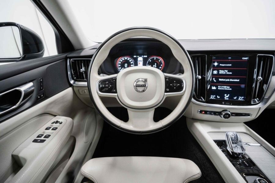 Melns Volvo V60 2021 Tallina, ar dzinēja tilpumu 2.00 L un nobraukumu 150 tūkst. km par 20900 €, foto 11 vietnē AUTOMOTO.COM.LV