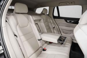 Melns Volvo V60 2021 Tallina, ar dzinēja tilpumu 2.00 L un nobraukumu 150 tūkst. km par 20900 €, foto 14 vietnē AUTOMOTO.COM.LV