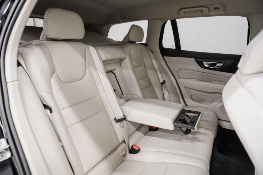 Melns Volvo V60 2021 Tallina, ar dzinēja tilpumu 2.00 L un nobraukumu 150 tūkst. km par 20900 €, foto 14 vietnē AUTOMOTO.COM.LV