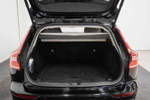 Melns Volvo V60 2021 Tallina, ar dzinēja tilpumu 2.00 L un nobraukumu 150 tūkst. km par 20900 €, foto 16 vietnē AUTOMOTO.COM.LV