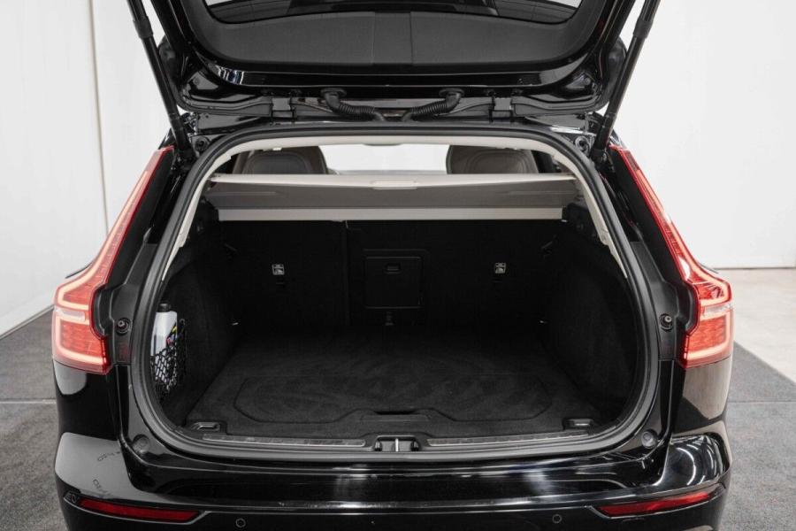 Melns Volvo V60 2021 Tallina, ar dzinēja tilpumu 2.00 L un nobraukumu 150 tūkst. km par 20900 €, foto 16 vietnē AUTOMOTO.COM.LV