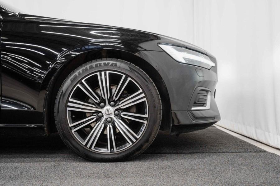 Melns Volvo V60 2021 Tallina, ar dzinēja tilpumu 2.00 L un nobraukumu 150 tūkst. km par 20900 €, foto 17 vietnē AUTOMOTO.COM.LV