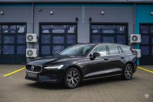 Black Volvo V60 2022 in Kaunas, with an engine capacity of 2.00 L and mileage of 250 thousand km for 17950 €, photo 3 on AUTOMOTO.COM.LV