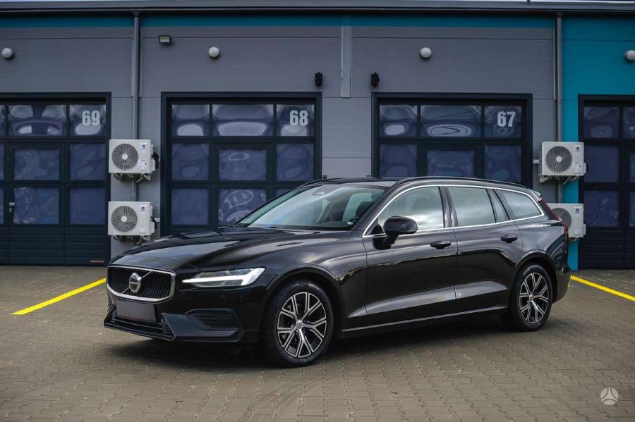 Black Volvo V60 2022 in Kaunas, with an engine capacity of 2.00 L and mileage of 250 thousand km for 17950 €, photo 3 on AUTOMOTO.COM.LV