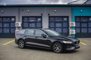 Black Volvo V60 2022 in Kaunas, with an engine capacity of 2.00 L and mileage of 250 thousand km for 17950 €, photo 4 on AUTOMOTO.COM.LV