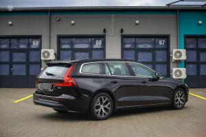 Black Volvo V60 2022 in Kaunas, with an engine capacity of 2.00 L and mileage of 250 thousand km for 17950 €, photo 6 on AUTOMOTO.COM.LV