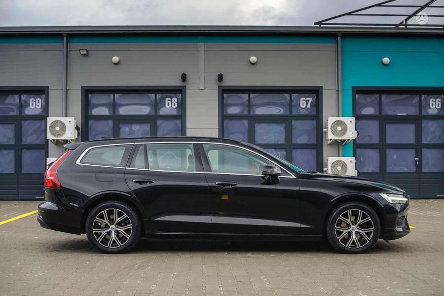 Black Volvo V60 2022 in Kaunas, with an engine capacity of 2.00 L and mileage of 250 thousand km for 17950 €, photo 8 on AUTOMOTO.COM.LV