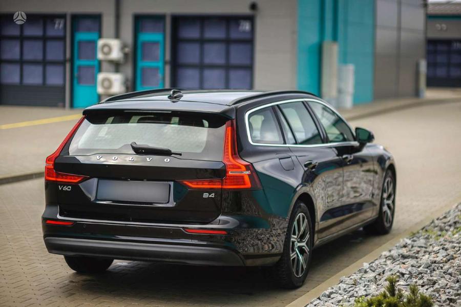 Black Volvo V60 2022 in Kaunas, with an engine capacity of 2.00 L and mileage of 250 thousand km for 17950 €, photo 10 on AUTOMOTO.COM.LV