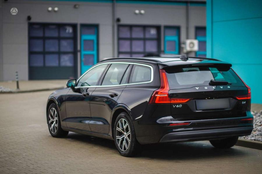 Black Volvo V60 2022 in Kaunas, with an engine capacity of 2.00 L and mileage of 250 thousand km for 17950 €, photo 11 on AUTOMOTO.COM.LV