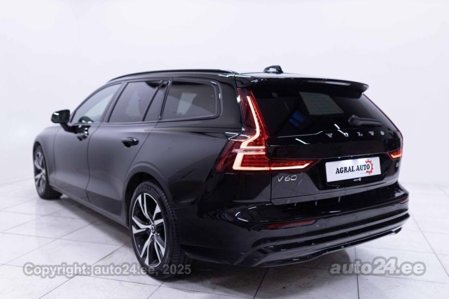 Melns Volvo V60 2022 Tallina, ar dzinēja tilpumu 2.00 L un nobraukumu 115 tūkst. km par 27590 €, foto 3 vietnē AUTOMOTO.COM.LV