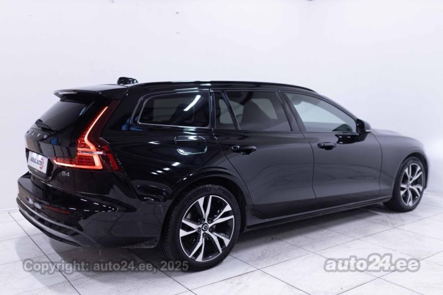 Melns Volvo V60 2022 Tallina, ar dzinēja tilpumu 2.00 L un nobraukumu 115 tūkst. km par 27590 €, foto 4 vietnē AUTOMOTO.COM.LV