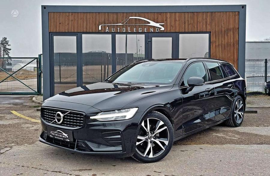 Black Volvo V60 2022 in Vilnius, with an engine capacity of 1.97 L and mileage of 210 thousand km for 20990 €, photo 1 on AUTOMOTO.COM.LV
