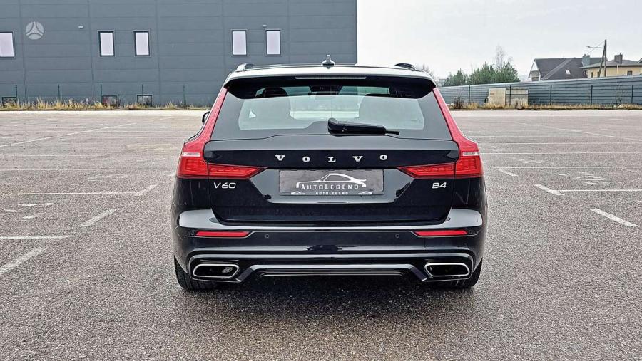 Black Volvo V60 2022 in Vilnius, with an engine capacity of 1.97 L and mileage of 210 thousand km for 20990 €, photo 7 on AUTOMOTO.COM.LV