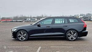 Black Volvo V60 2022 in Vilnius, with an engine capacity of 1.97 L and mileage of 210 thousand km for 20990 €, photo 8 on AUTOMOTO.COM.LV