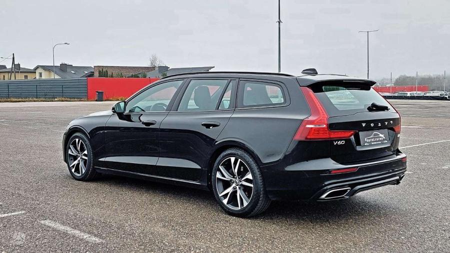 Black Volvo V60 2022 in Vilnius, with an engine capacity of 1.97 L and mileage of 210 thousand km for 20990 €, photo 10 on AUTOMOTO.COM.LV