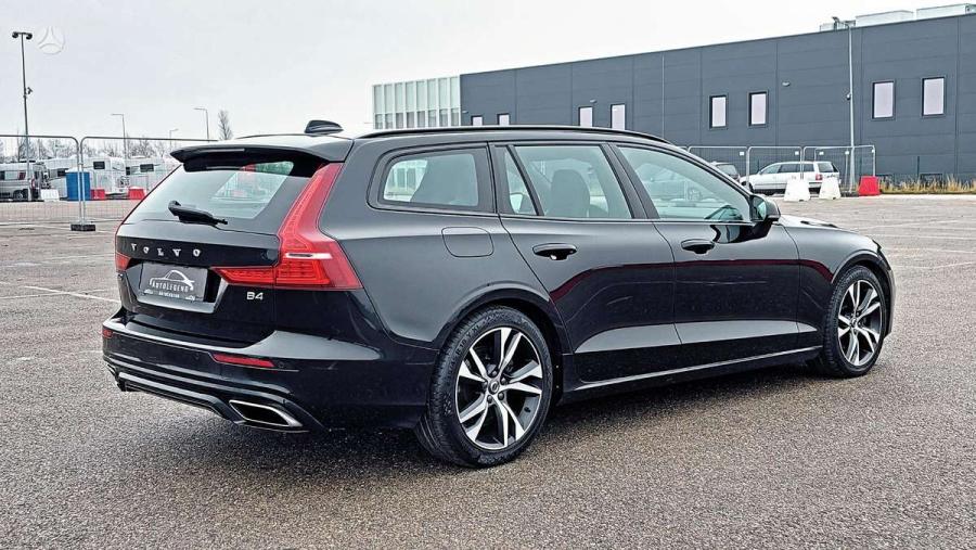 Black Volvo V60 2022 in Vilnius, with an engine capacity of 1.97 L and mileage of 210 thousand km for 20990 €, photo 11 on AUTOMOTO.COM.LV