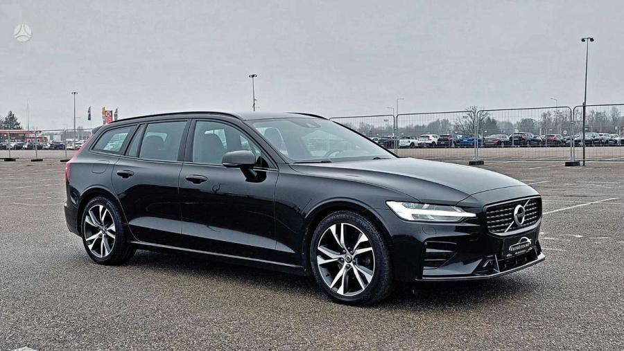 Black Volvo V60 2022 in Vilnius, with an engine capacity of 1.97 L and mileage of 210 thousand km for 20990 €, photo 12 on AUTOMOTO.COM.LV