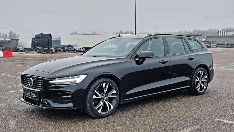 Black Volvo V60 2022 in Vilnius, with an engine capacity of 1.97 L and mileage of 210 thousand km for 20990 €, photo 13 on AUTOMOTO.COM.LV