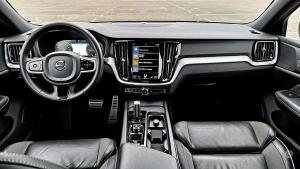 Black Volvo V60 2022 in Vilnius, with an engine capacity of 1.97 L and mileage of 210 thousand km for 20990 €, photo 15 on AUTOMOTO.COM.LV