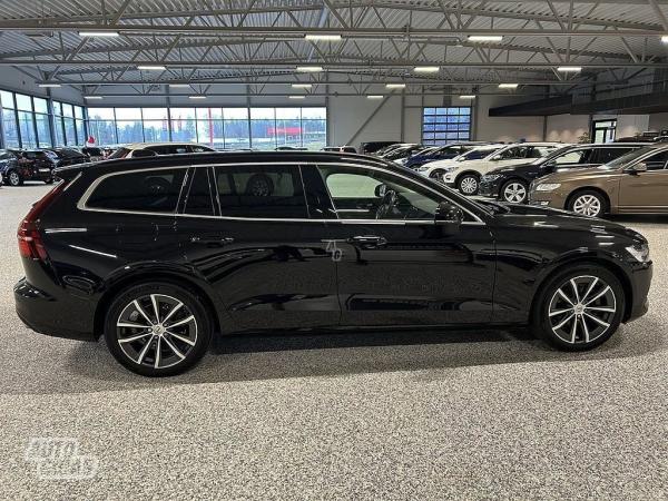 Black Volvo V60 2022 in Kaunas, with an engine capacity of 0.00 L and mileage of 93 thousand km for 30220 €, photo 7 on AUTOMOTO.COM.LV