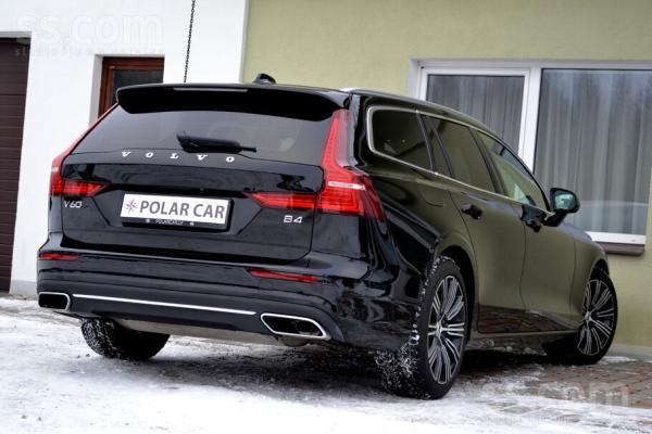 Black Volvo V60 2022 in Tukums, with an engine capacity of 2.00 L and mileage of 198 thousand km for 21990 €, photo 3 on AUTOMOTO.COM.LV